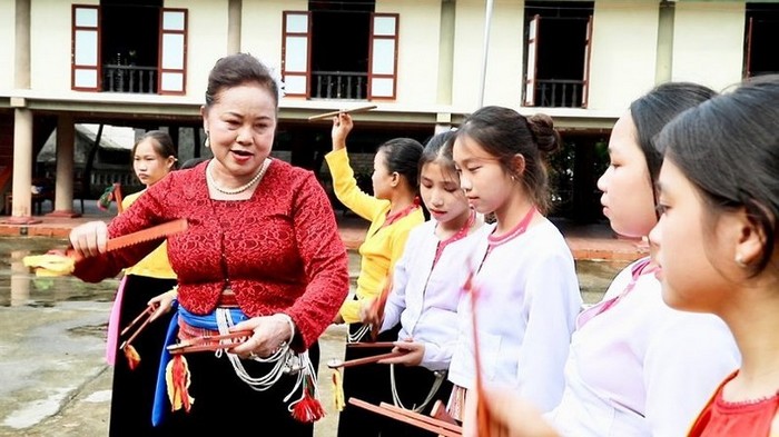 Woman works to inspire love for Muong ethnic culture among local ...